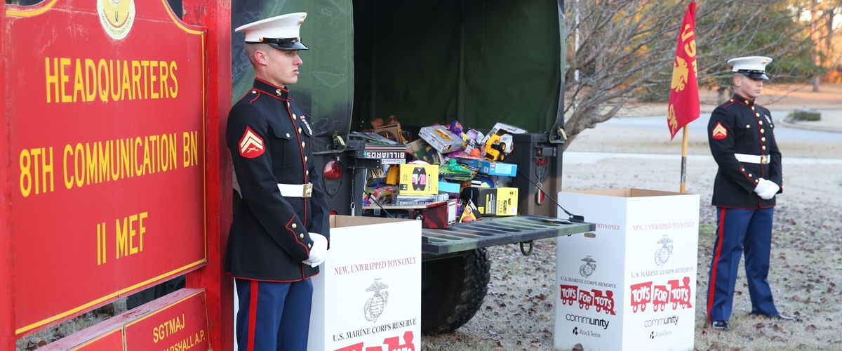 MCCS Tis the Season to Volunteer in the Marine Corps